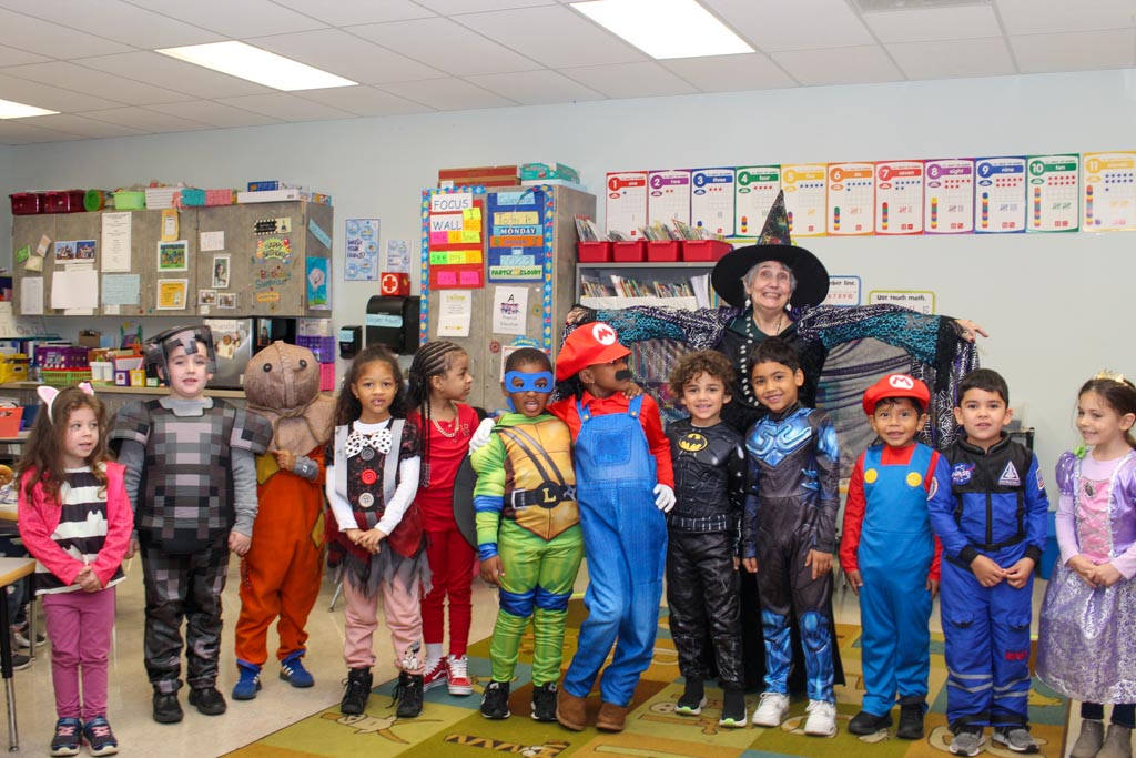 New Windsor School Halloween Parade 2023- News - NECSD